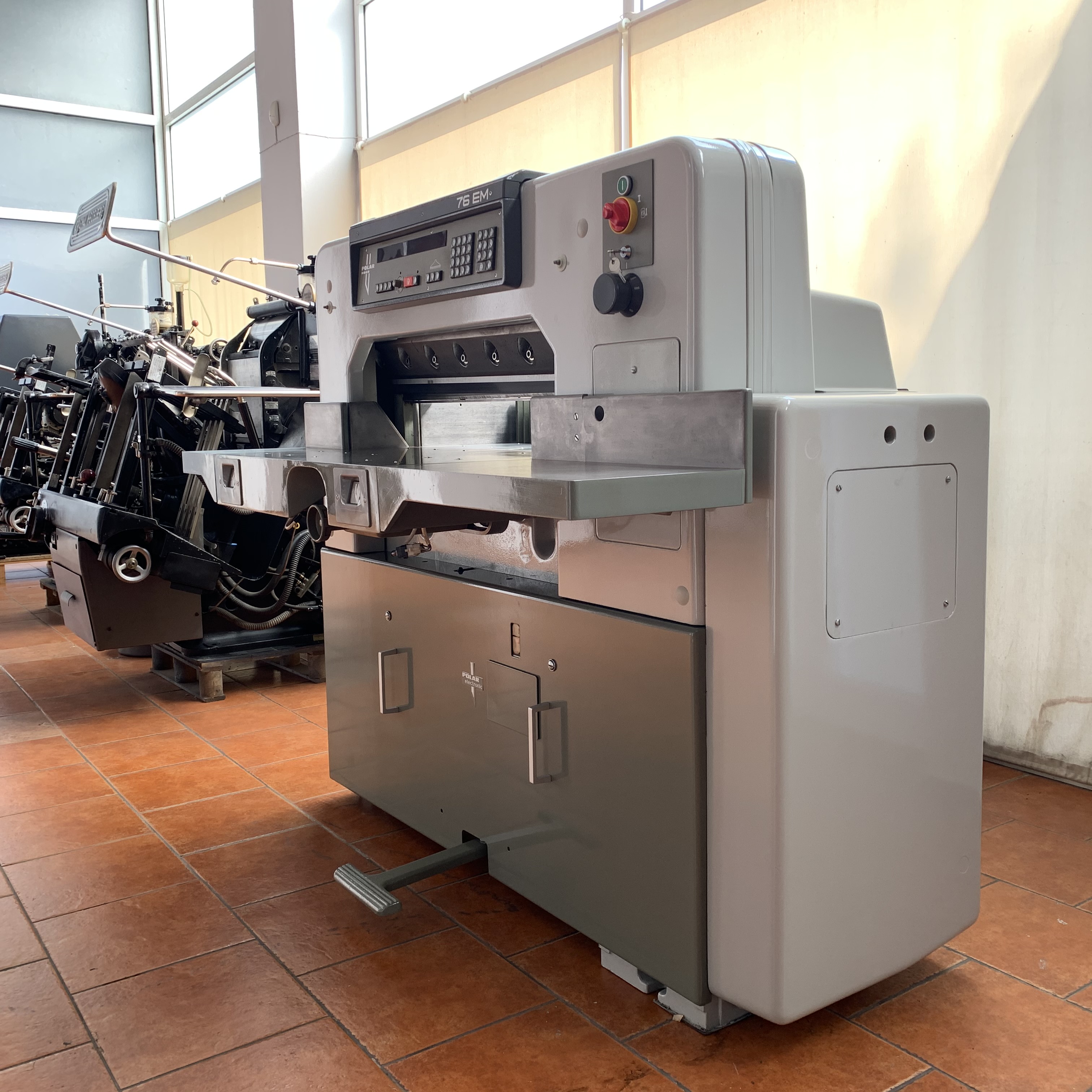 Guillotine Machine POLAR 76EM | Unique Printing Machines